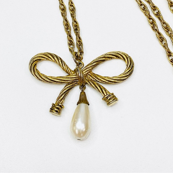 Vintage | Jewelry | Vintage Rope Coil Bow Pendant With Faux Pearl ...